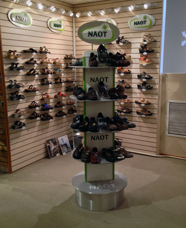 Popon | Image Gallery | Naot Round Floor Display
