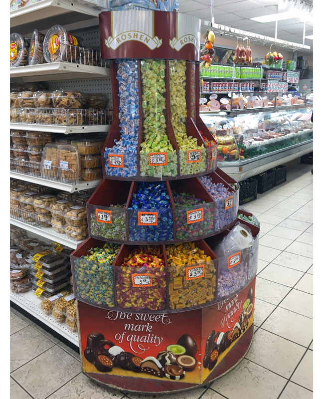 Popon | Image Gallery | Roshen Sweet Mark Candy Floor Display