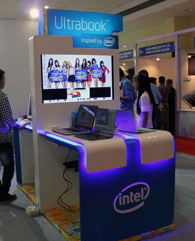 Popon | Image Gallery | Intel Ultrabook Demo Floor Display