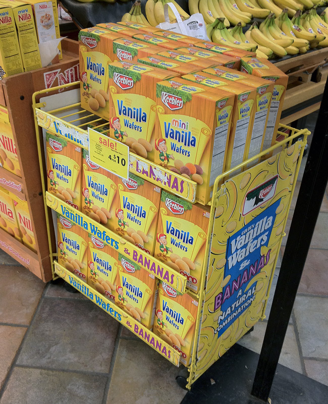 Popon | Image Gallery | Mini Vanilla Wafers Floor Display